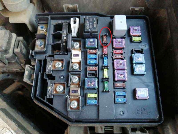 Honda CR-V RE 2010r 2.2 iDtec: Błąd U0104 po wymontowaniu radia ...